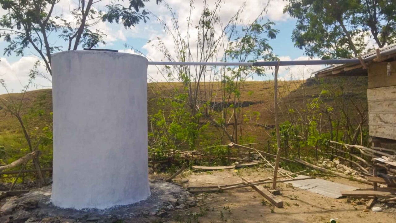 Tandon Air dan Pemanen Air Hujan - Kawan Baik Indonesia